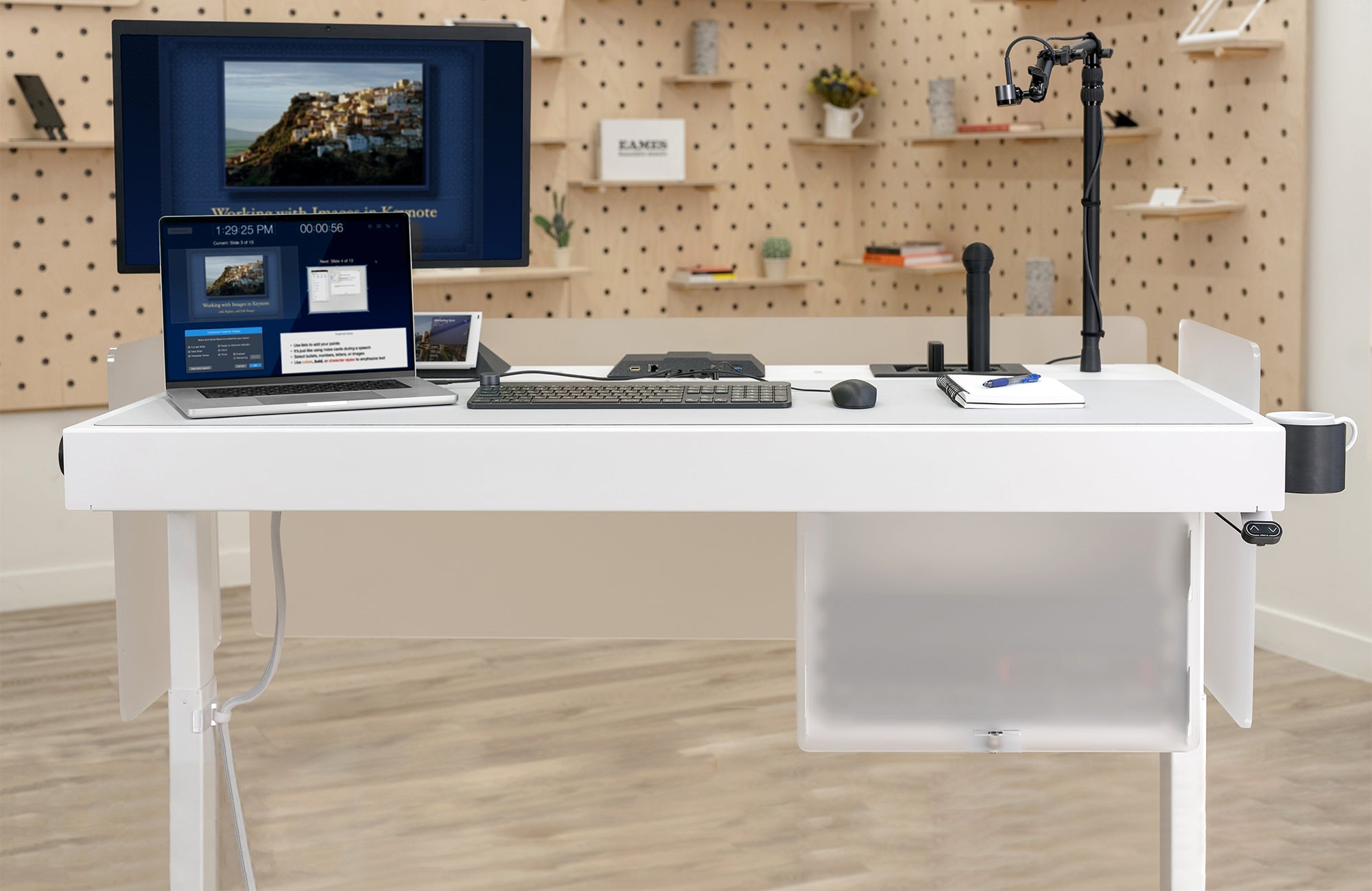 Height-Adjustable & ADA Compliant Lectern for Instructors | Heckler