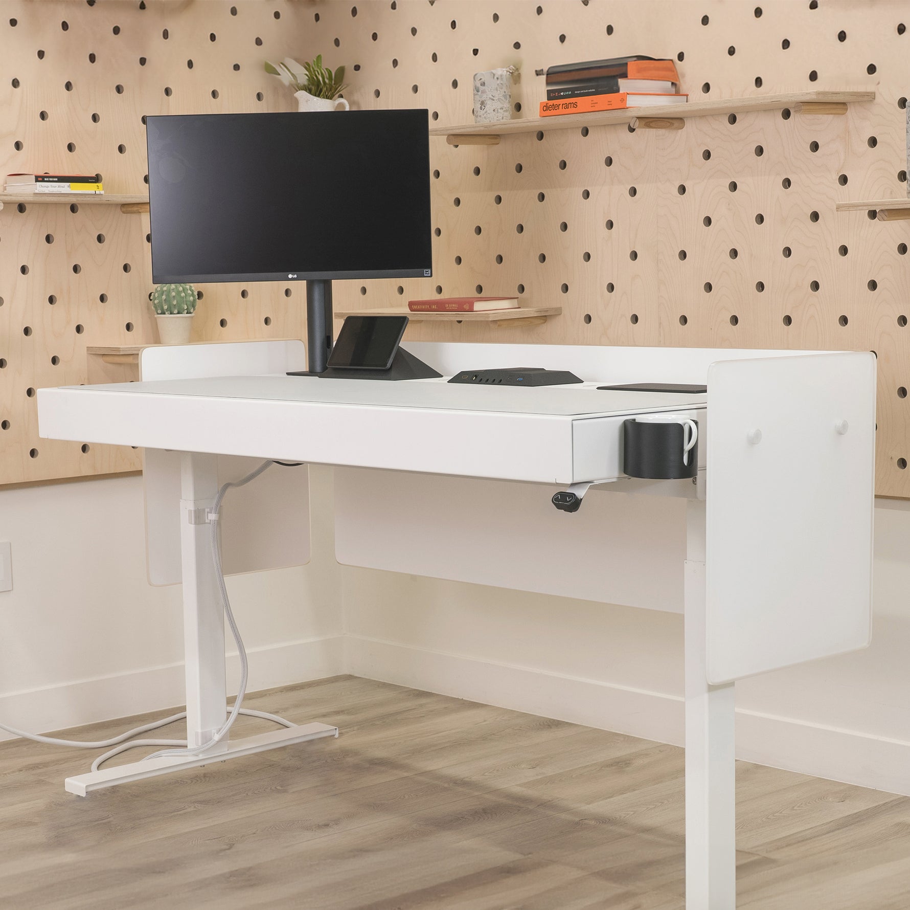 Height-Adjustable & ADA Compliant Lectern for Instructors | Heckler